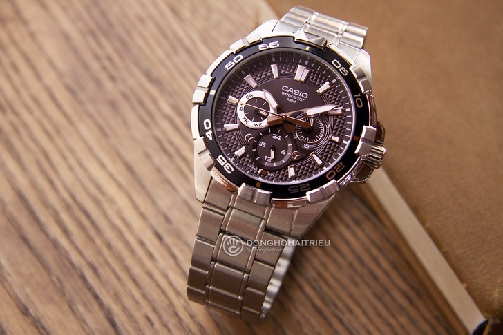 Casio MTD-1069D-1AVDF thiết kế mạnh mẽ, chống nước 10ATM