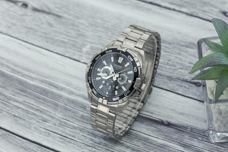 Casio MTD-1069D-1AVDF thiết kế mạnh mẽ, chống nước 10ATM