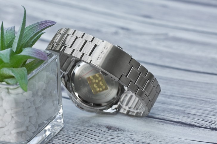 Casio MTD-1069D-1AVDF thiết kế mạnh mẽ, chống nước 10ATM