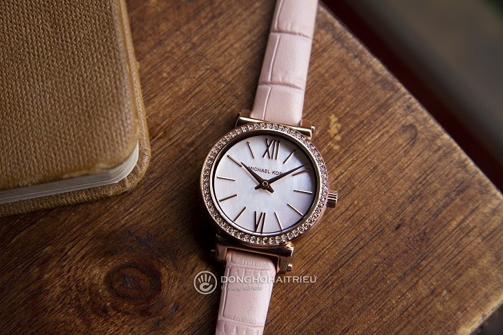 Đồng hồ Michael Kors MK2715: giá rẻ và thay pin miễn phí
