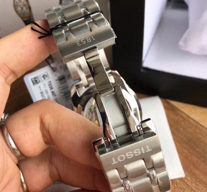 Đồng hồ Tissot T035.407.11.031.00 bộ kim phủ lớp dạ quang