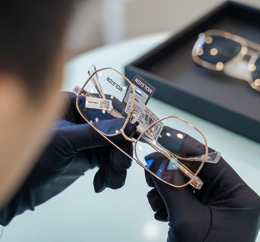 Mắt kính hàng hiệu, cao cấp, chính hãng 100%, mẫu mới 2025