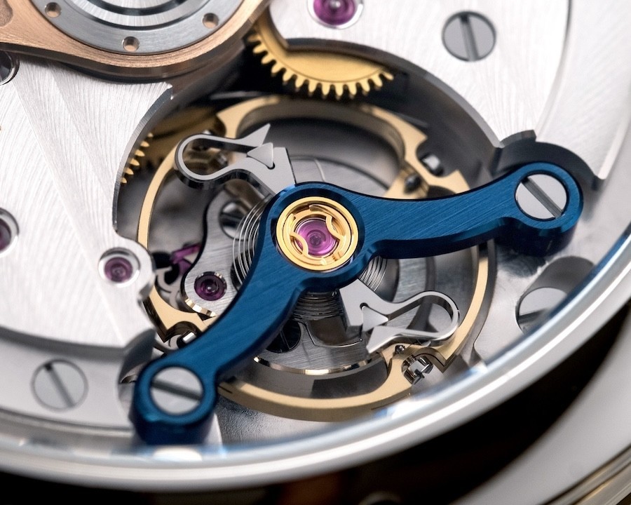 Incabloc là gì? Cơ chế chống sốc ẩn giấu trên đồng hồ cơ