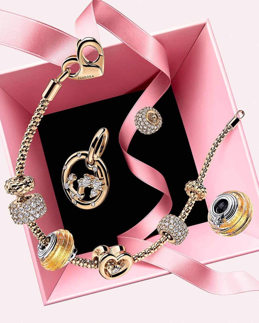 Charm là gì? Ý nghĩa, Phân loại & Giải mã 3 sự thật thú vị