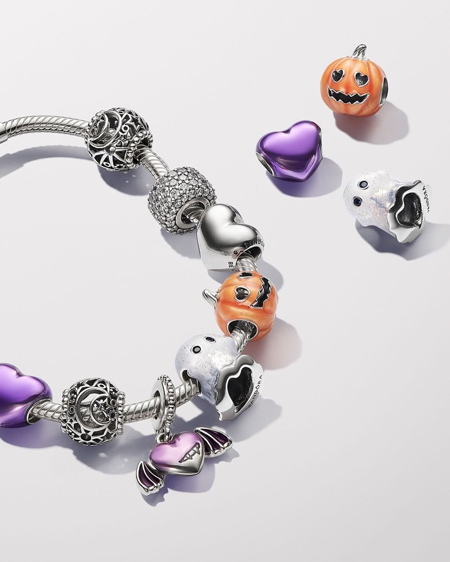 Charm là gì? Ý nghĩa, Phân loại & Giải mã 3 sự thật thú vị