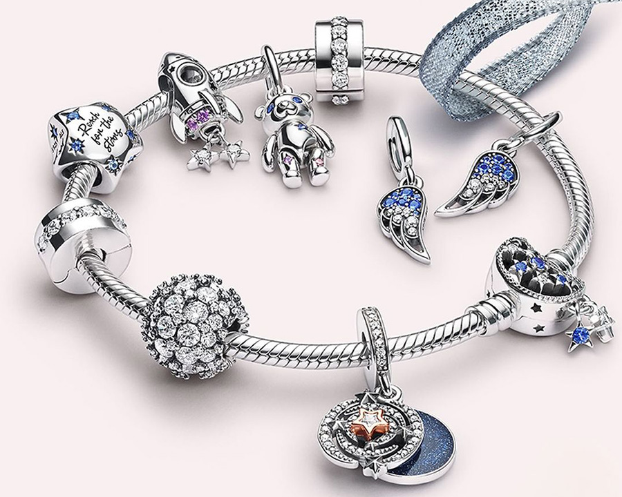 Charm là gì? Ý nghĩa, Phân loại & Giải mã 3 sự thật thú vị