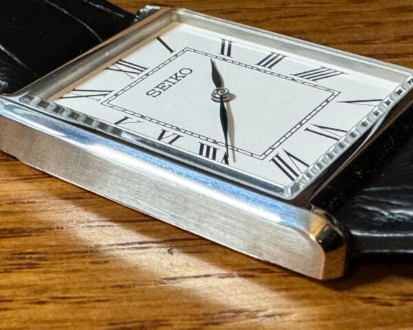Seiko Tank: Khí chất huyền thoại ẩn trong vẻ ngoài cổ điển